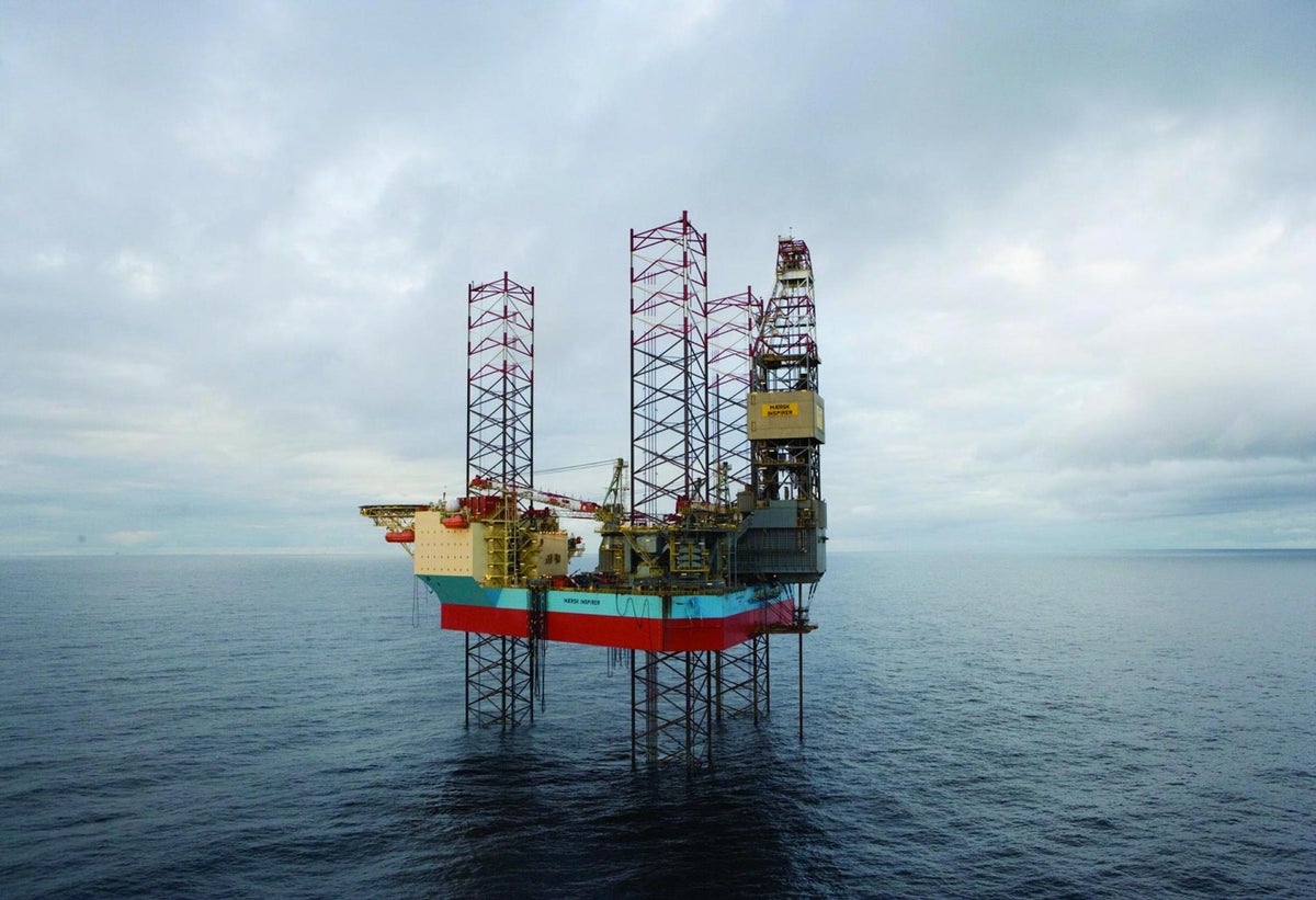 2024 NOV census shows US onshore is leveling out overall while offshore ...